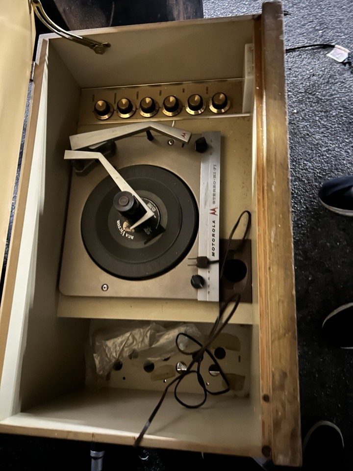Motorola Tube Record Player Cabinet Golden Voice 1959 - Delivery ...