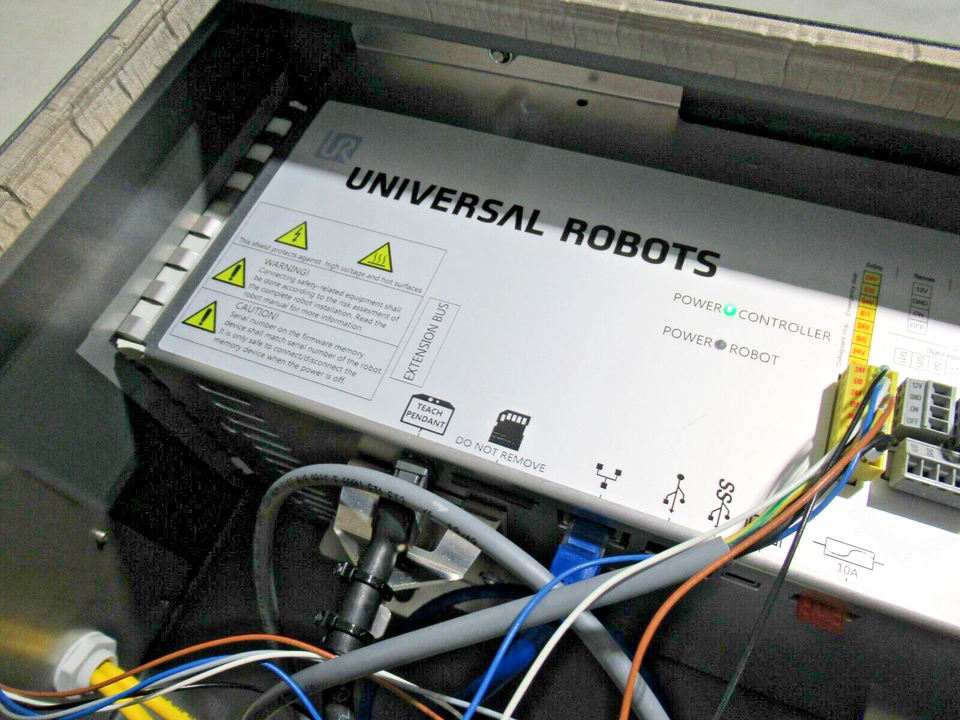 Universal Robots UR5E Controller Box W Pendent GREAT CONDITION *US ...
