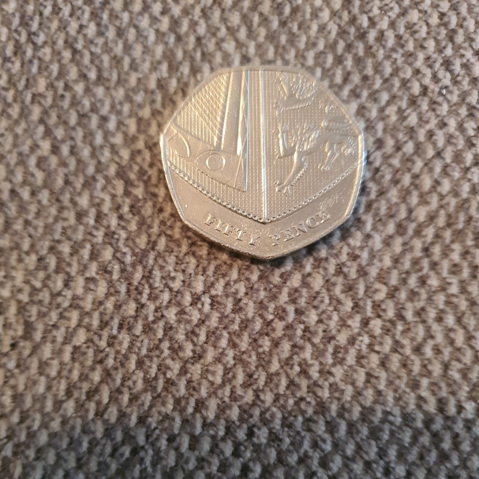RARE ROYAL SHEILD 50p UK COIN DATED 2019 COLLECTIBLE CIRCULATED COIN ...