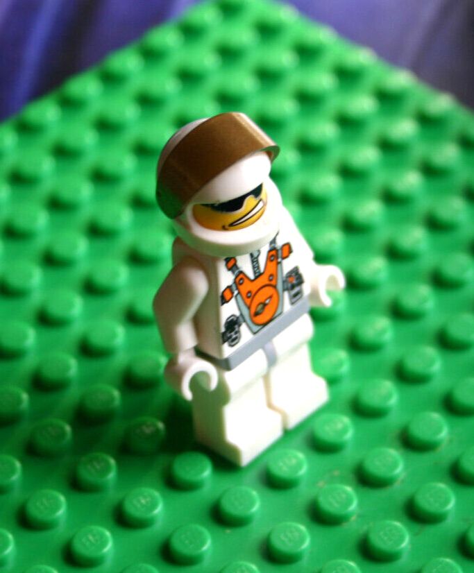 Authentic LEGO mm004 Minifigure Angry Mars Mission Astronaut 7692 7693 ...