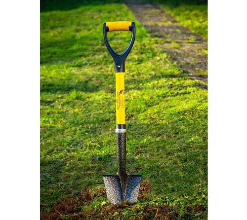 Spear Head Spade Small D-Handle Gardening Shovel with Cushioned Grip ...