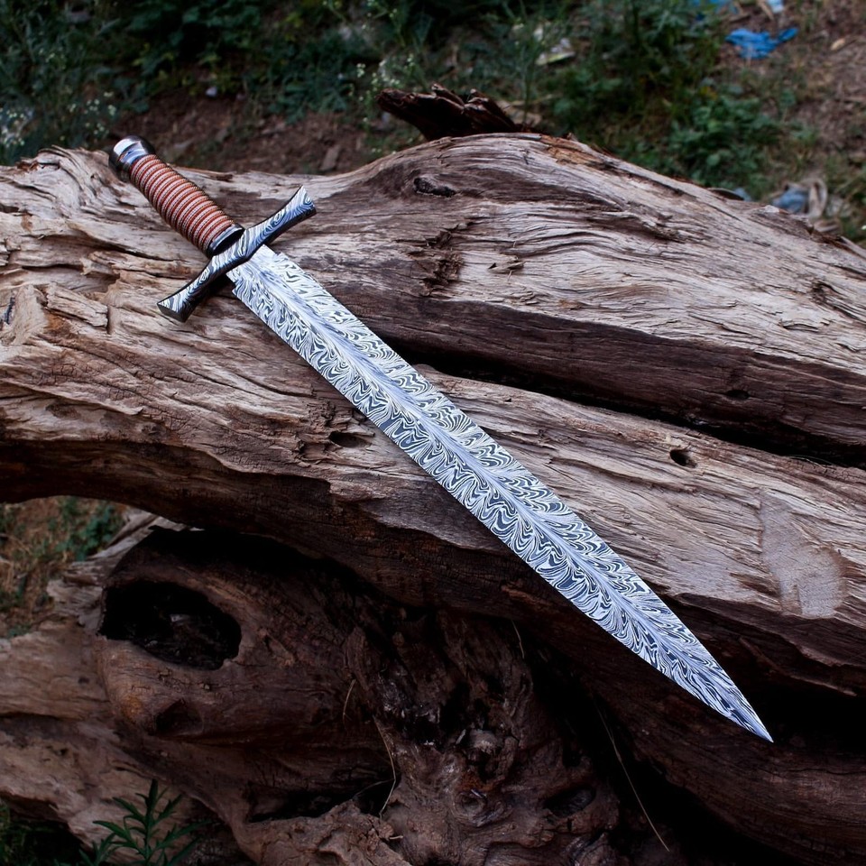 Hand-Forged Damascus Steel Medieval Short Sword - Feather Pattern Blade ...