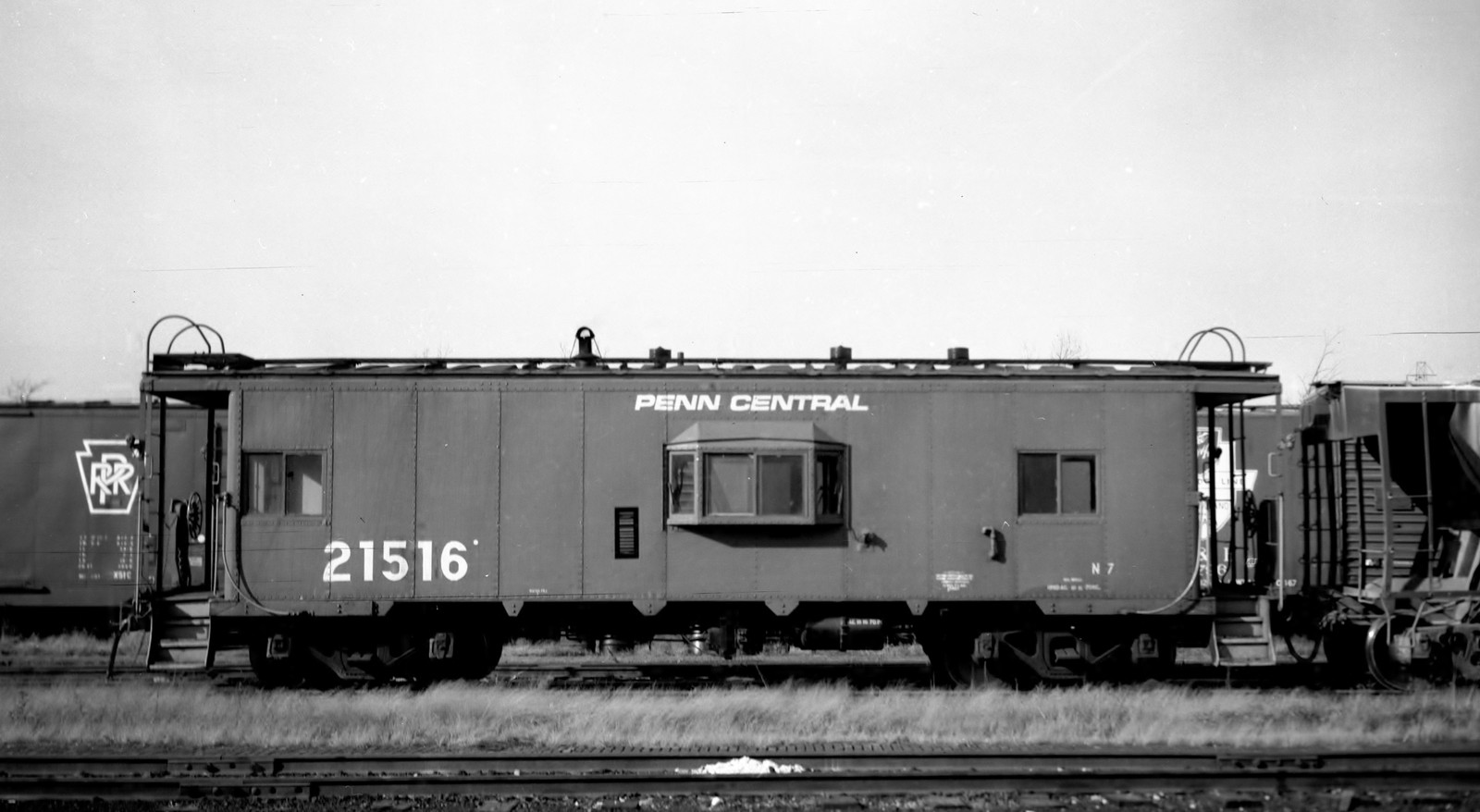 Penn Central (PC) Caboose #21516 Black & White Print | eBay