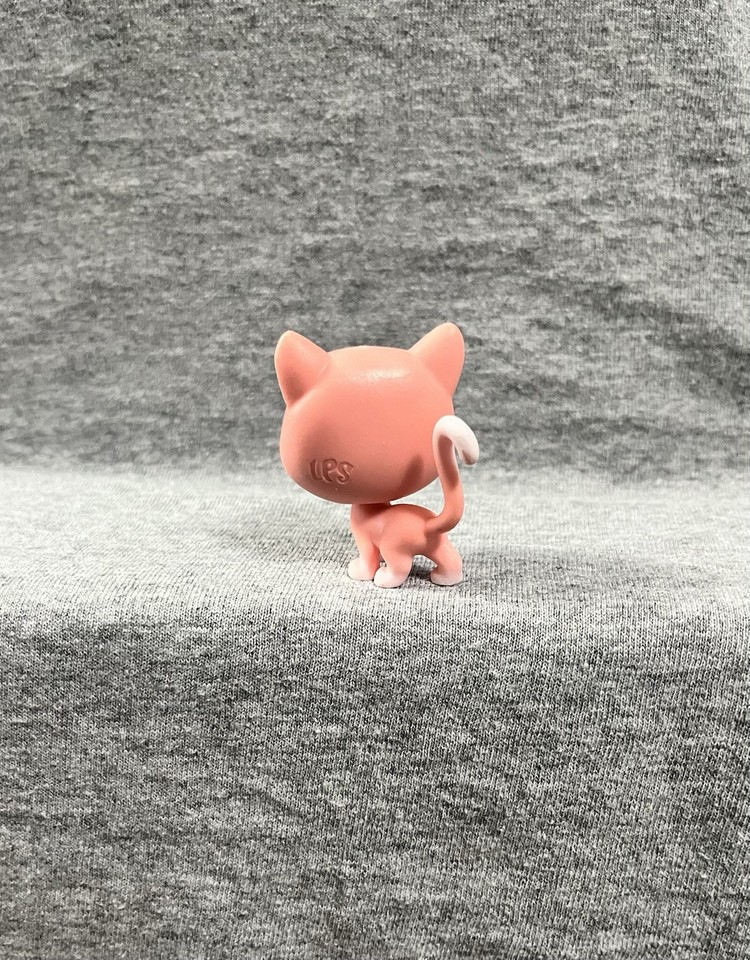 LITTLEST PET SHOP # 1-102 POPPY TABLING THE PINK KITTY CAT WITH BLUE ...