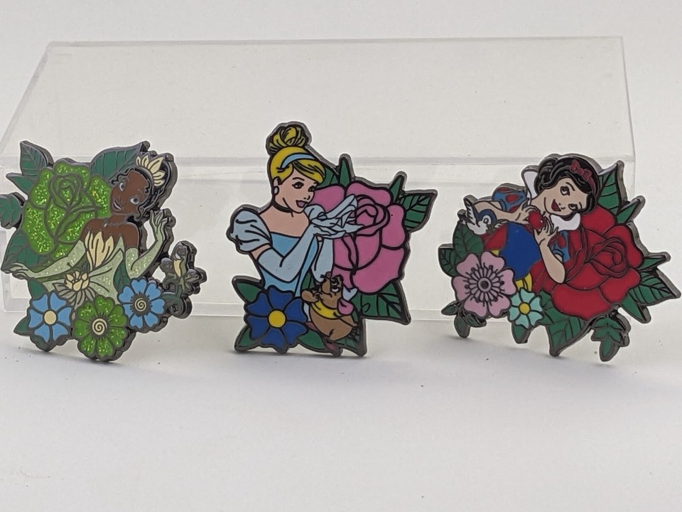 Loungefly Snow White Princess Flower Mystery Disney Pin ariel jasmine ...