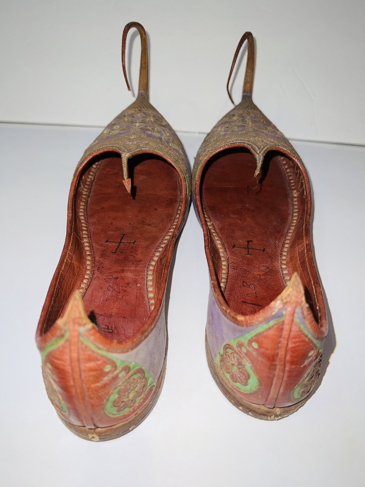 VINTAGE ARABIAN PERSIAN GENIE LEATHER HANDMADE EMBROIDERED CURLED CURL ...