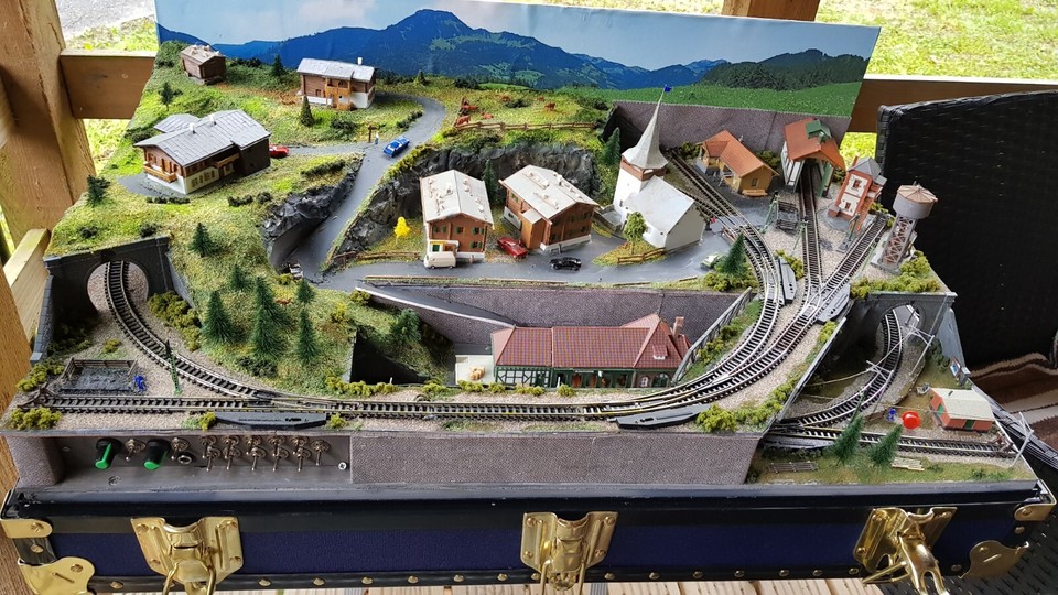 CLASSIC N GAUGE BRIEFCASE LAYOUT BY MOUNTAIN LAKE MODEL RAILWAYS MADE ...