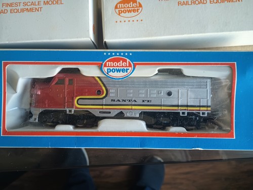 Large Lot Vintage Model Power HO Train w/ Life Like Track, Engine 4 ...