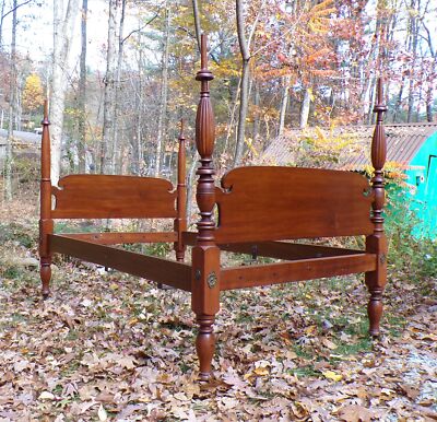 1900-1950 - Antique Wood Bed