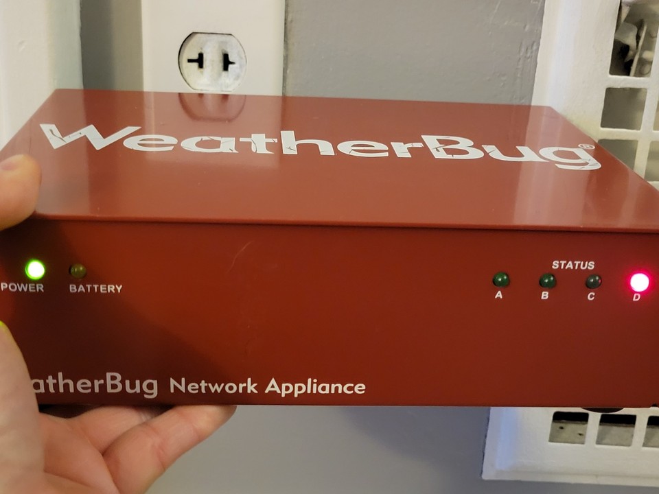 WeatherBug Tracking Station Red Box Weather Data Logger Internet ...