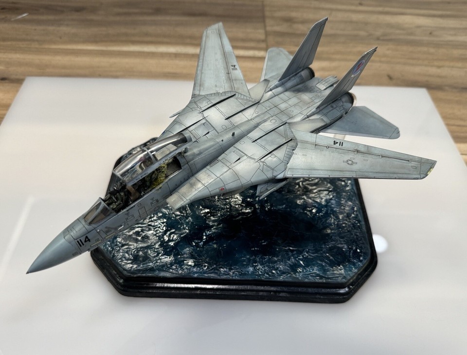 Pro-Built 1/72 F-14A Tomcat Top Gun diorama - Goose Maverick ejecting ...