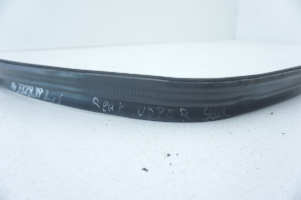 MERCEDES 300CD 280CE W123 COUPE , REAR LEFT SIDE WINDOW UPPER RUBBER ...
