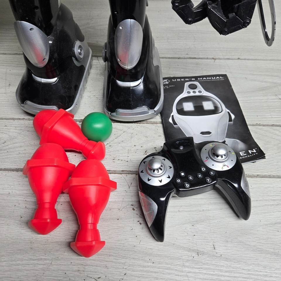 Robonetics Robosapien V2 Robot 22in WowWee 2005 - Untested with remote ...