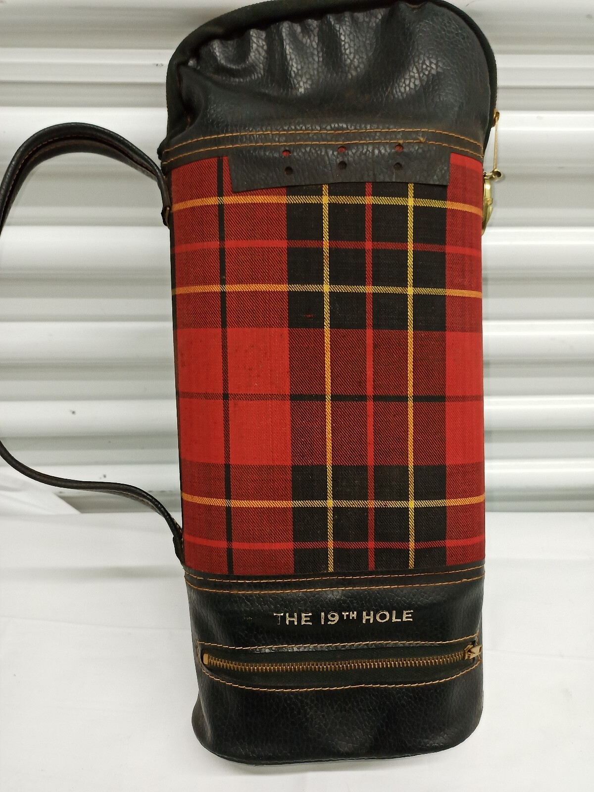 Vintage 19th Hole Golf Collectable Scotch whiskey decanter set Bag With ...