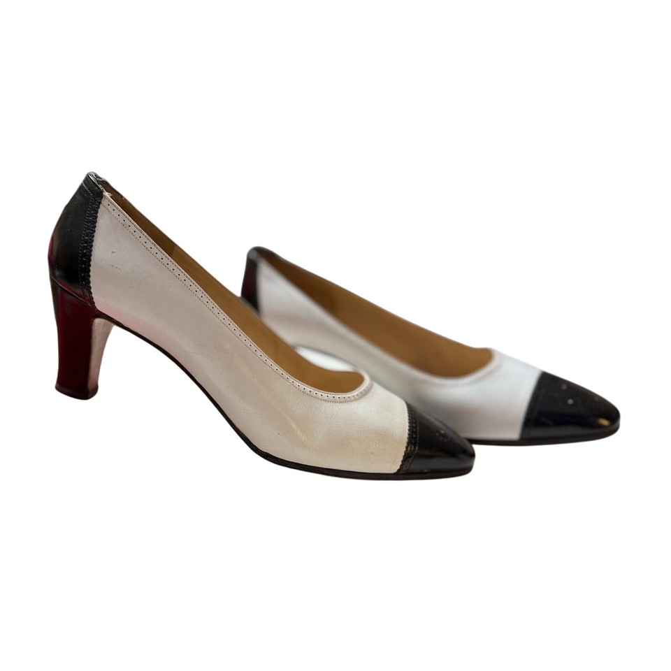 Vintage Salvatore Ferragamo Spectator Black & White Leather Pumps ...
