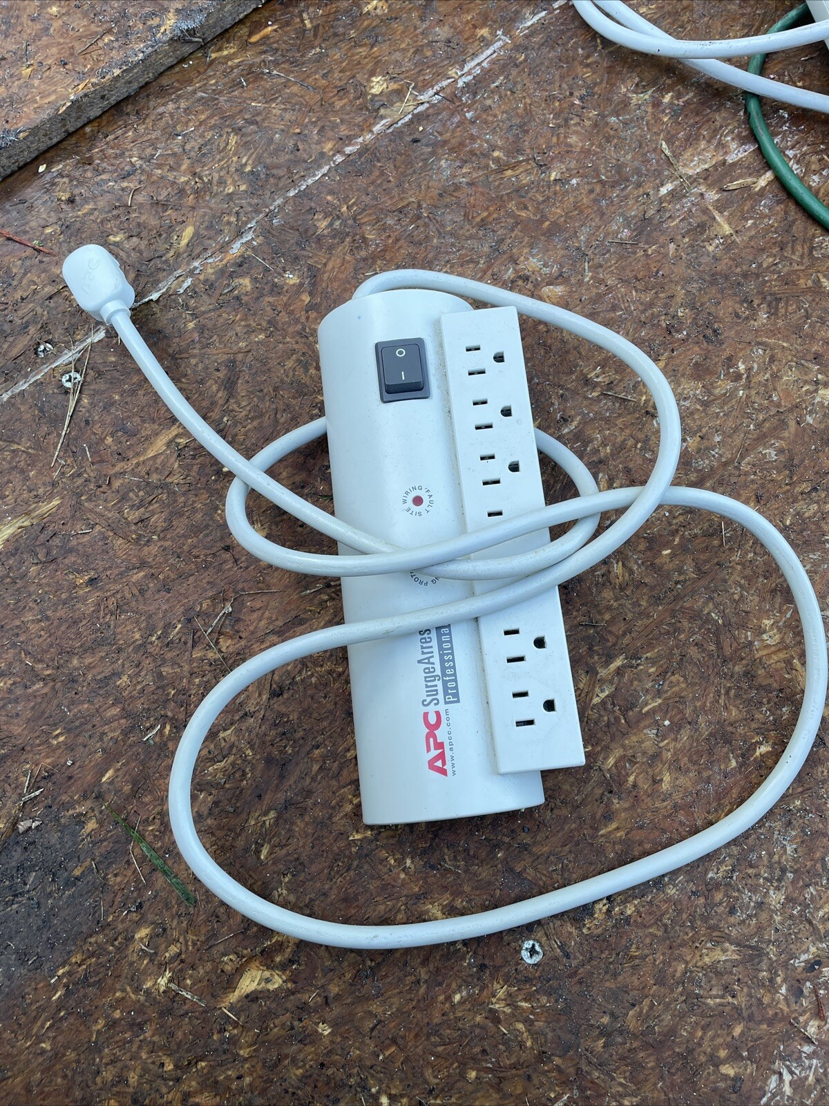 APC Professional SurgeArrest 7 Outlet Surge Protector Rated 120V 15A ...