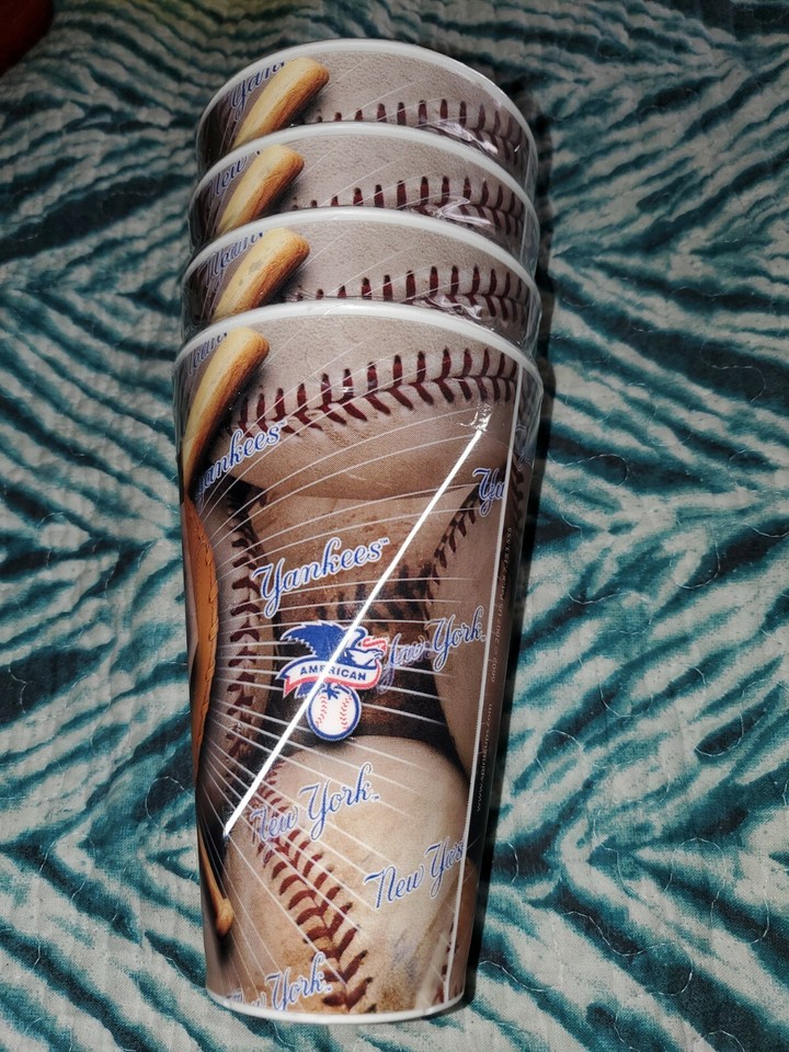 Yankee Stadium Souvenier Holigraphic Cups Lot of 4 Baseball NY Yankees ...