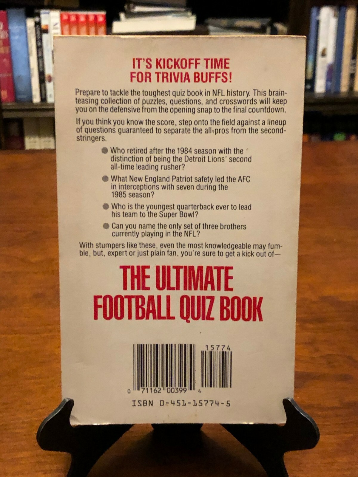 THE ULTIMATE FOOTBALL QUIZ BOOK by Warren Etheredge **LIKE NEW ...