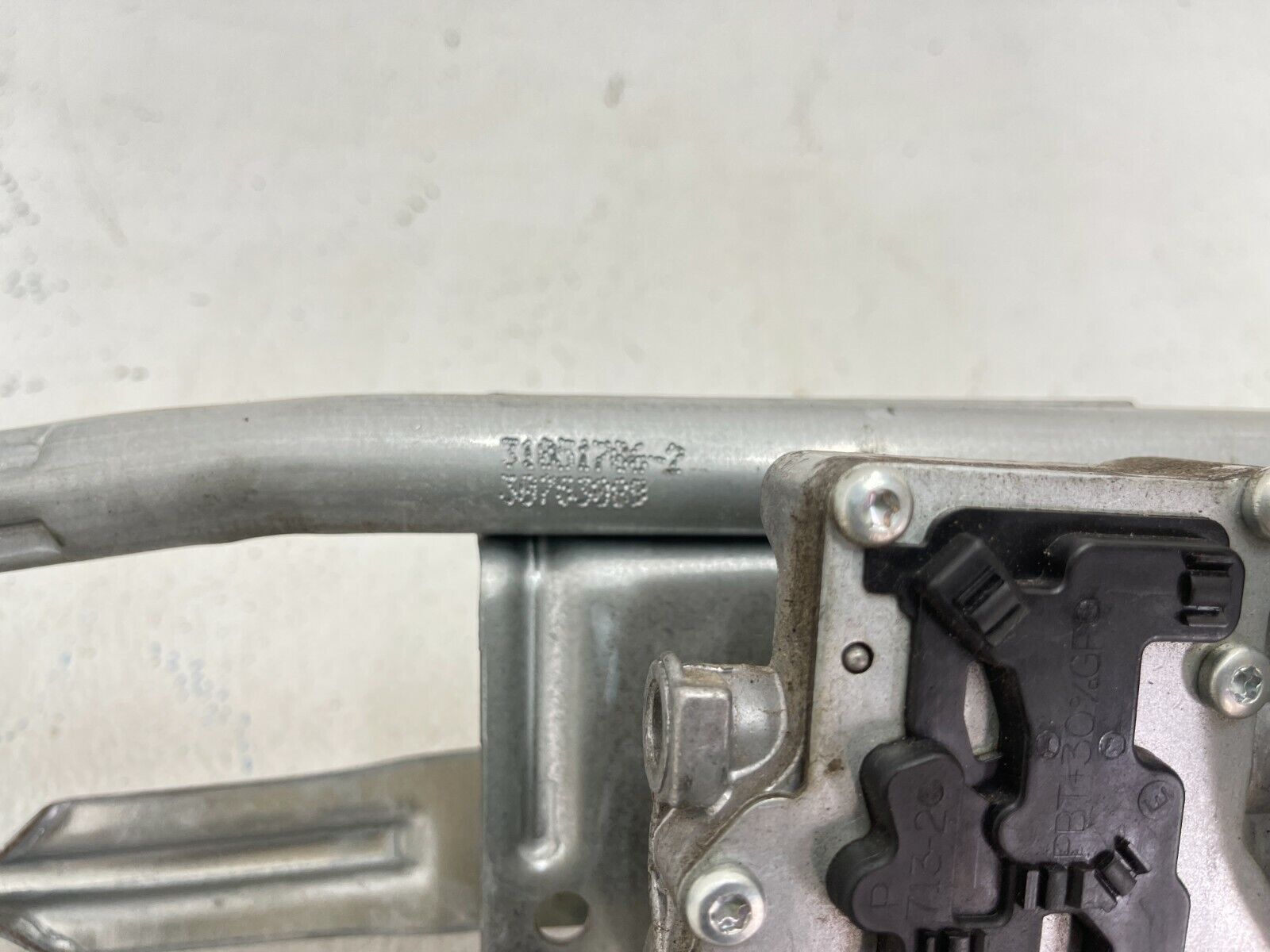 2001-2009 VOLVO S60 R FRONT WINDSHIELD WIPER TRANSMISSION W/ MOTOR ...