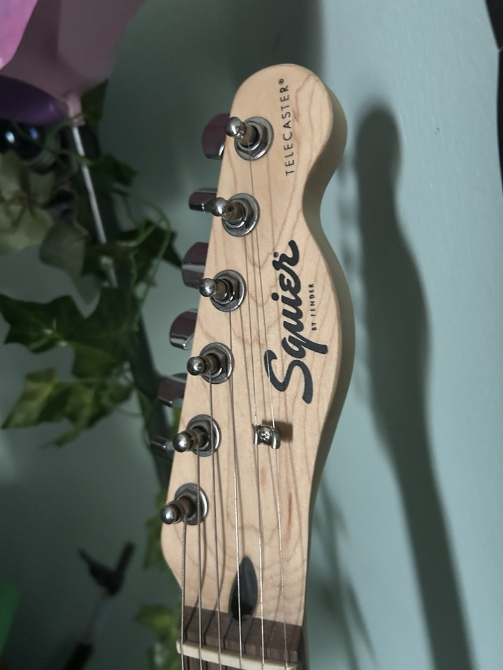 Fender 5660100316 6-String Solid Electric Guitar Red w/ amp | eBay