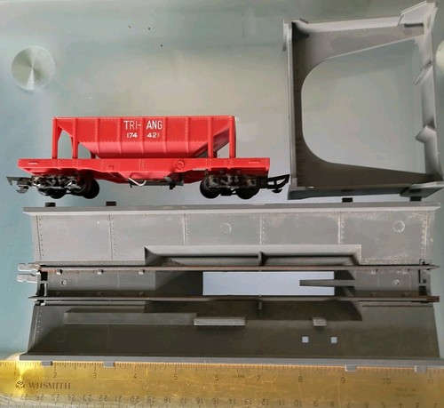 1960/70's Tri-ang R111 Hopper Wagon ,R82 Ore Unloading Bridge and 1 R85 ...