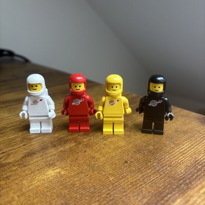 LEGO Classic Space Spaceman Lot of 4 Mini-figures rare black spaceman ...