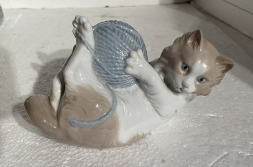 Vintage Lladro NAO Cat Kitten Figurine With Ball Of Yarn 1978 Made in ...