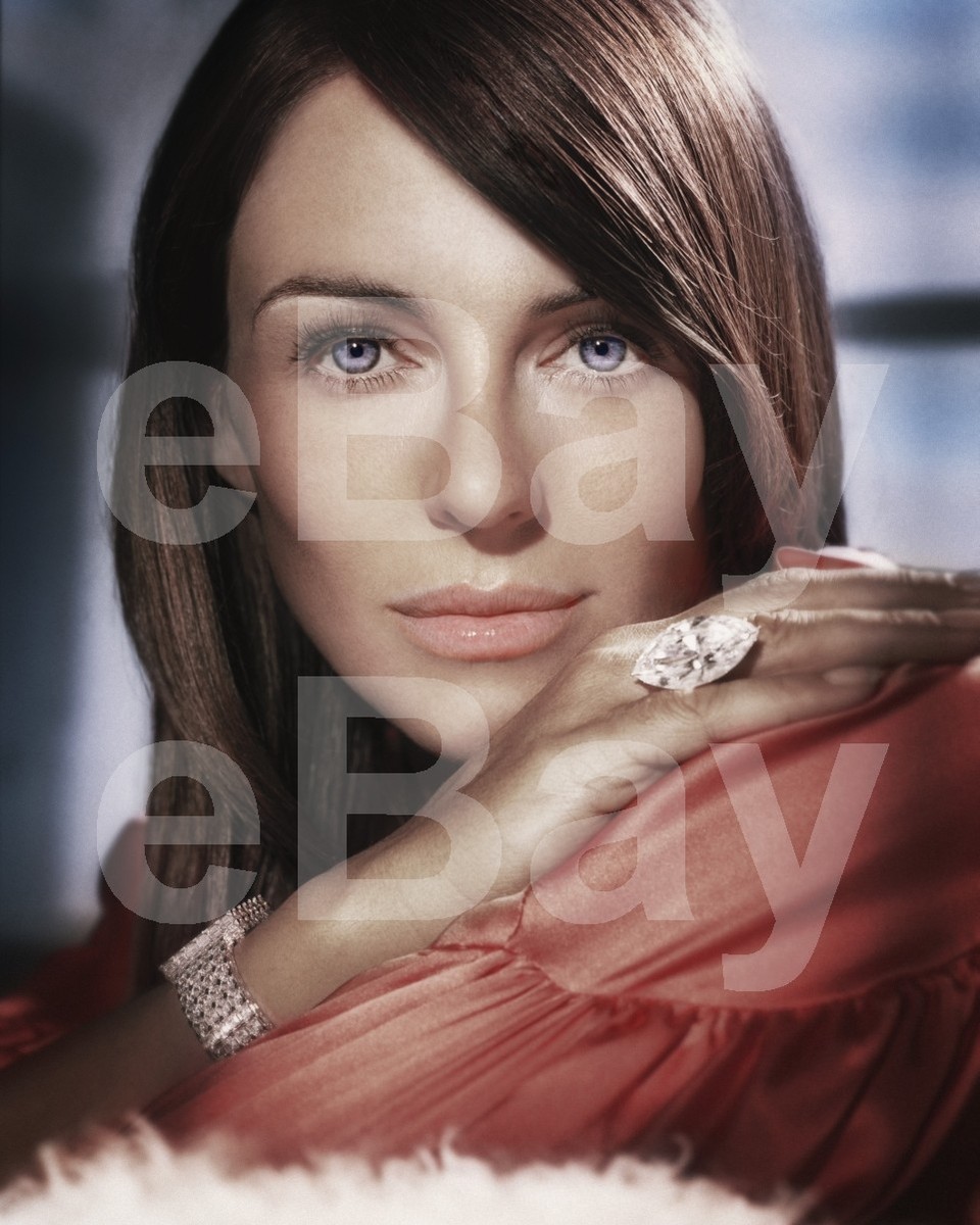 Elizabeth Hurley Smile Desktop