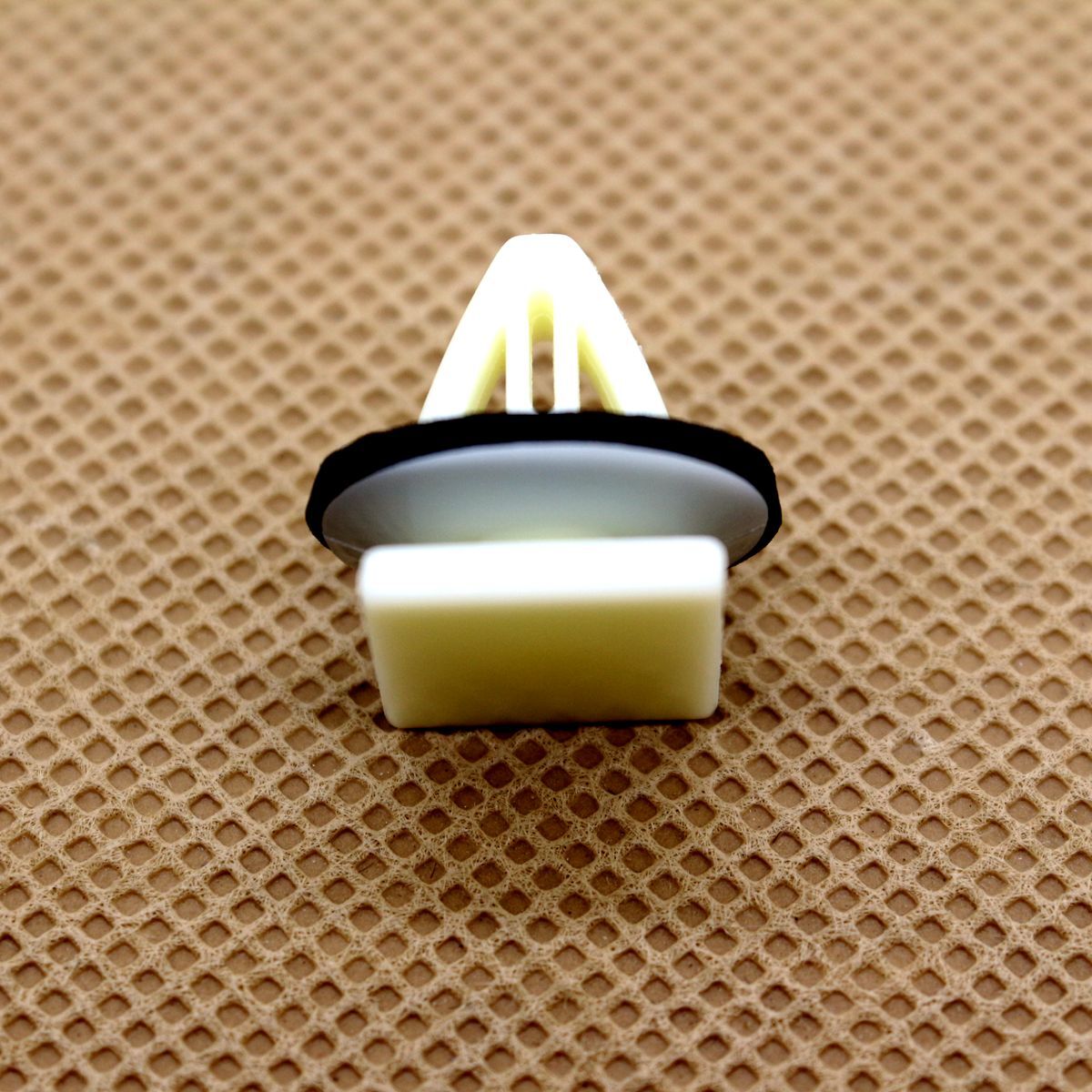 New Nylon 10Pcs Moulding Clip with Sealer For Hyundai & Kia 85818-37000 ...