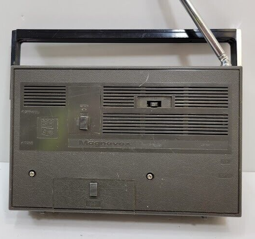 Vintage Magnificent Magnavox Solid State AM/FM Portable Radio- UNTESTED ...