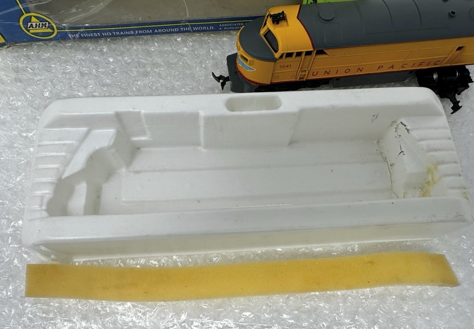 HO Scale AHM 5024K UP Union Pacific FM Diesel Locomotive #1041 ...