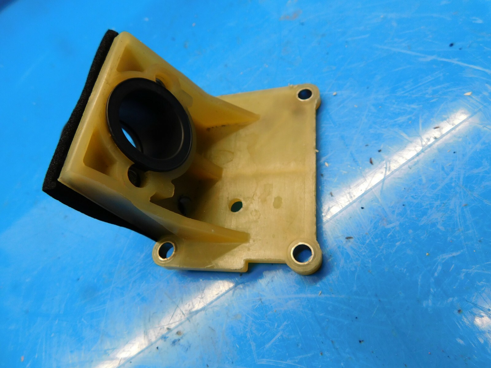 INTAKE CARBURETOR MOUNT FOR JOHN DEERE CHAINSAW 800V --- BOX 2500 N | eBay