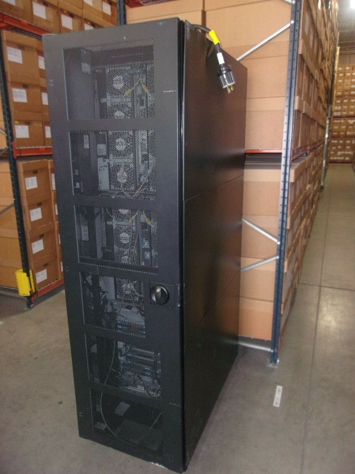 HP XP P9500 (eXtended Platform) STORAGE WORKS DATA STORAGE DISK ARRAY ...