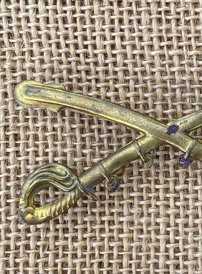 Indian Wars era Stamped Brass Cavalry crossed Swords Insignia Cap Badge ...