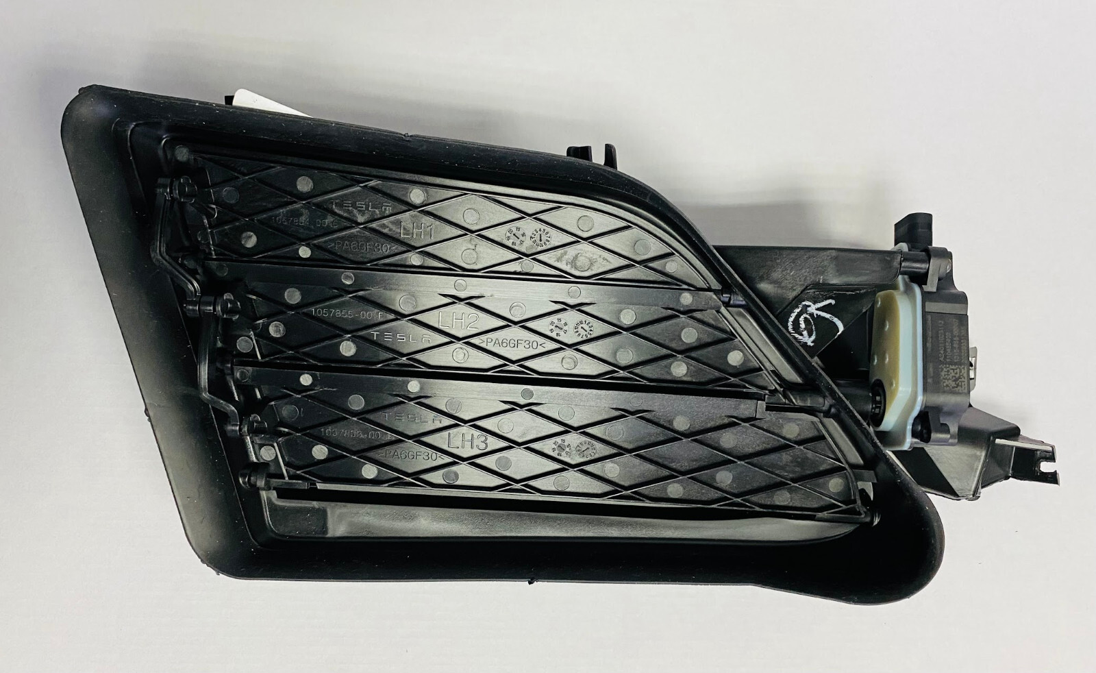 Tesla Model S 2016-2020 Front Left Driver Active Louver 1057851-00-J ...