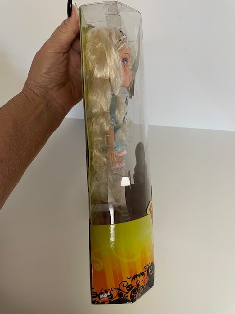 MGA BRATZ DOLL CLOE Pouty Princess Costume Party RARE HTF NRFB 2008 | eBay