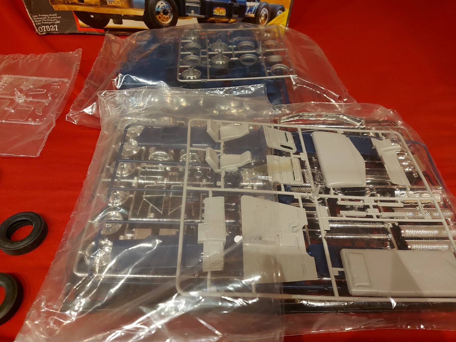 REVELL 1:24 PETERBILT 377 A/E TRUCK PLASTIC MODEL - BOX Nr 07527 - NEW ...