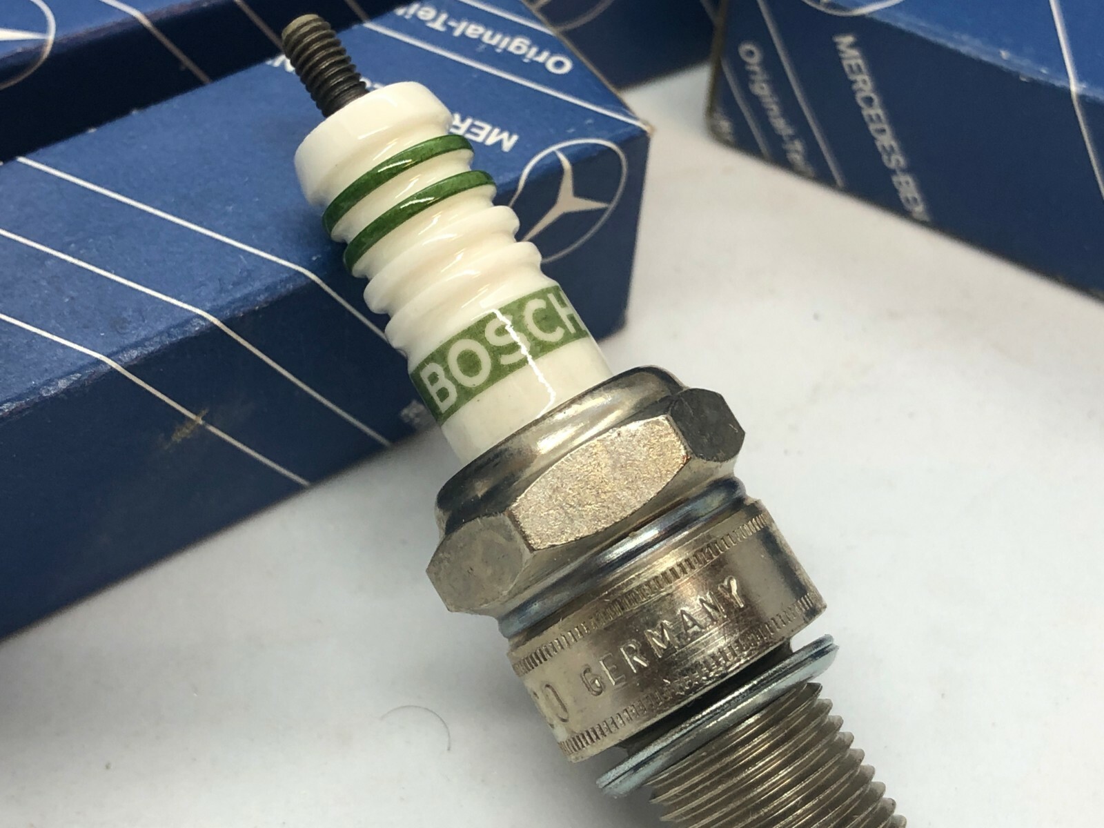 Mercedes Benz Bosch Box of 10 Spark Plugs Part # 0031591203 Genuine NOS ...