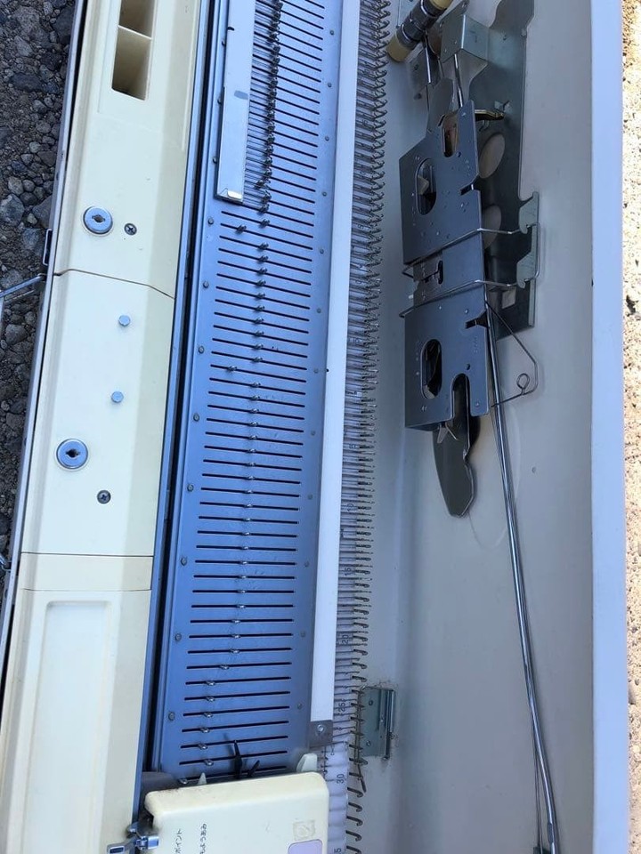Brother PUNCH 9 KH-260 Knitting Machine Bulky 9mm Vintage B23 Untested ...