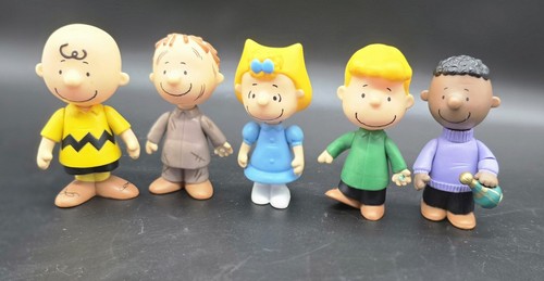 Lot Of 5 Charlie Brown Peanuts Toy Figures Linus Pig Pen Lucy Vintage ...