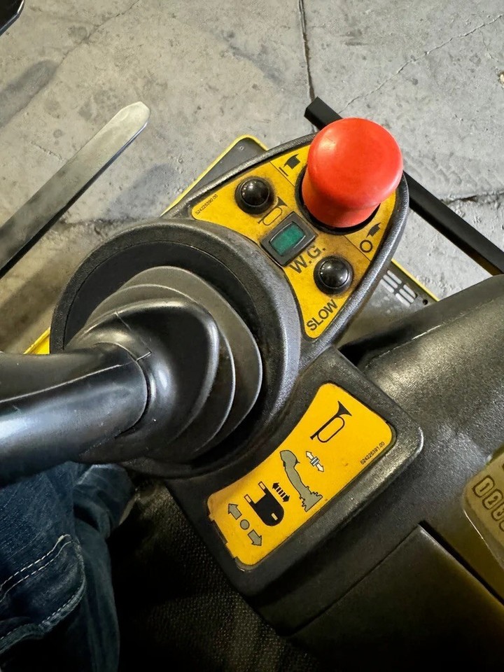 2012 Yale NTA030SB 3000 LB 3 Stage Mast 48 Volt Electric Man-Up Turret ...