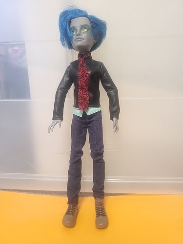 Monster High----*Garrott du Roque* Love in Scaris----Doll, Clothes ...