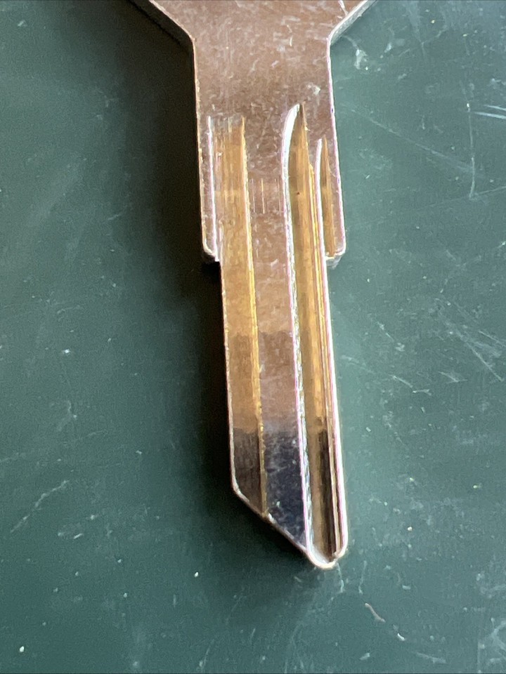 ORIGINAL OEM AMC AMERICAN MOTORS KEY BLANK RA2 H1098NR 1957-1969 IGN ...