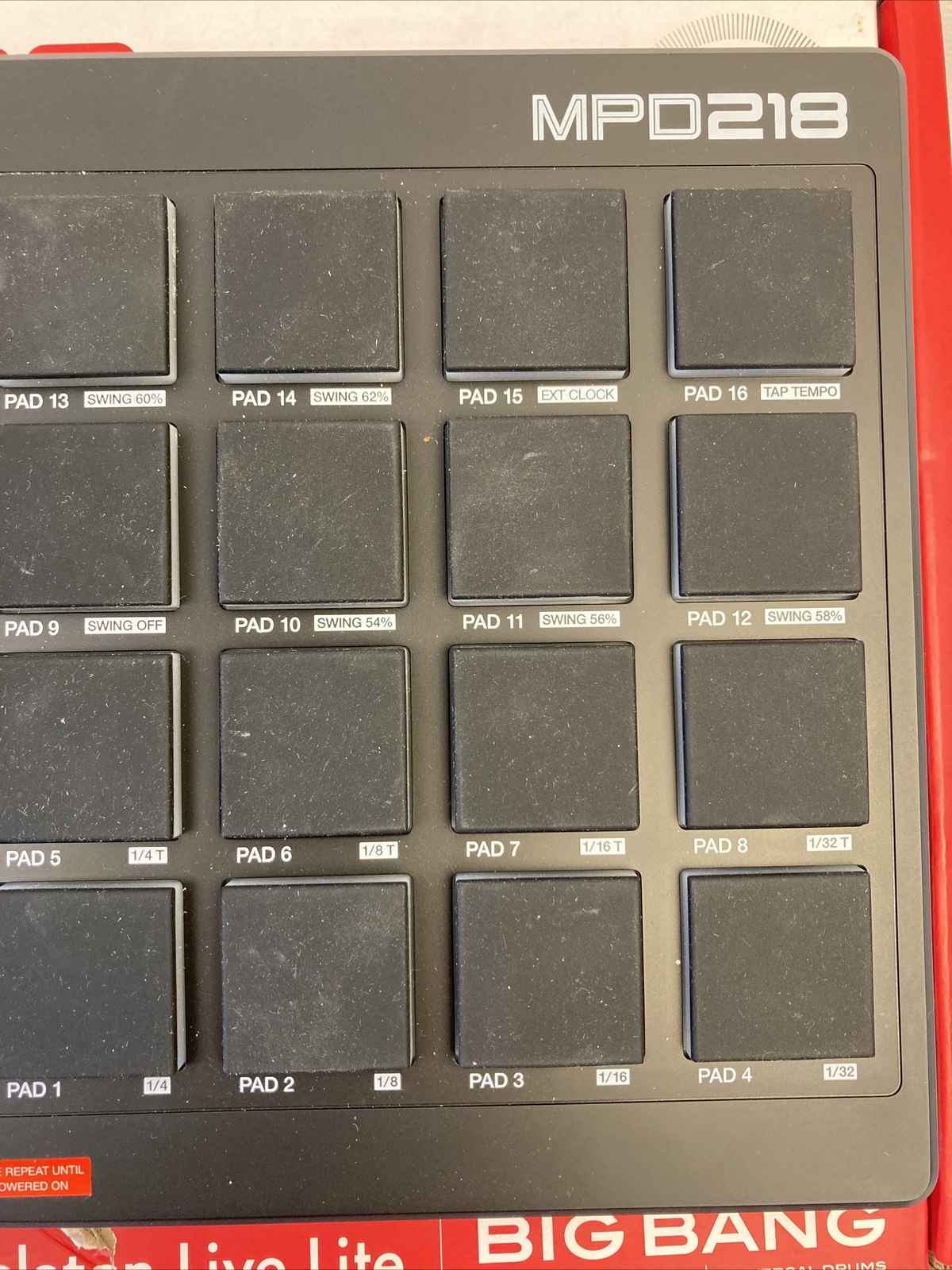 AKAI MPD218 Professional MIDI Pad USB Black Drum Beat Pad Controller ...