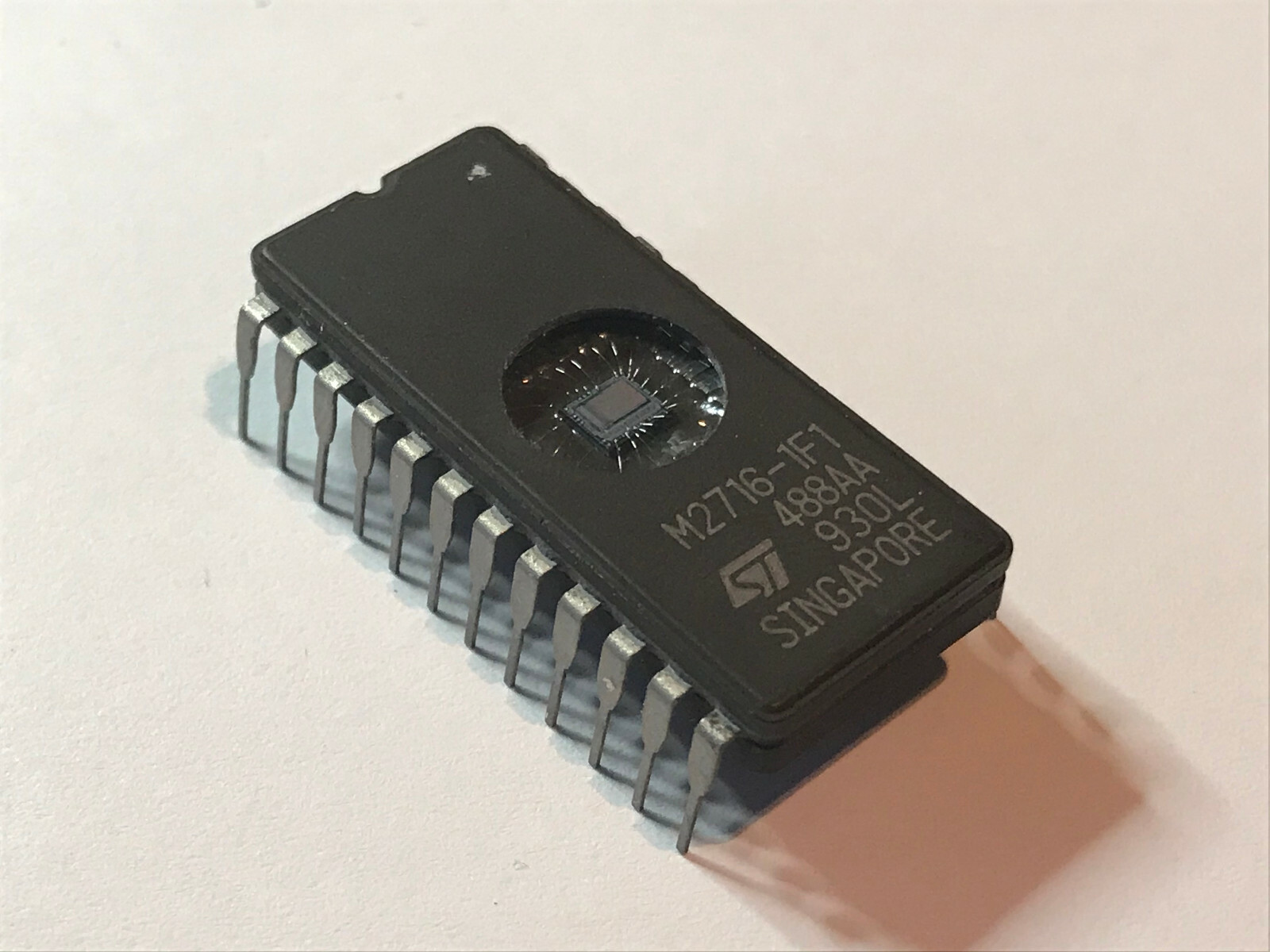 Retro Computer M2716-1F1 5V 16kb 350ns UV erasable EPROM | eBay UK