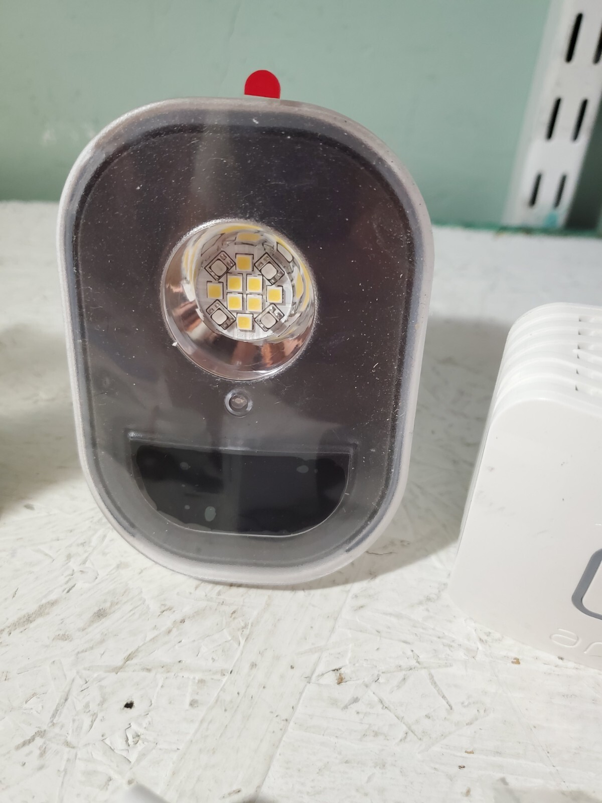 Arlo AL1101 Add-on Security Light and Wall Mount With Battery + ABB1000 ...