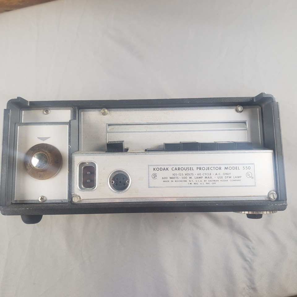 Kodak Carousel 35mm Slide Projector Model 550 - Powers on | eBay