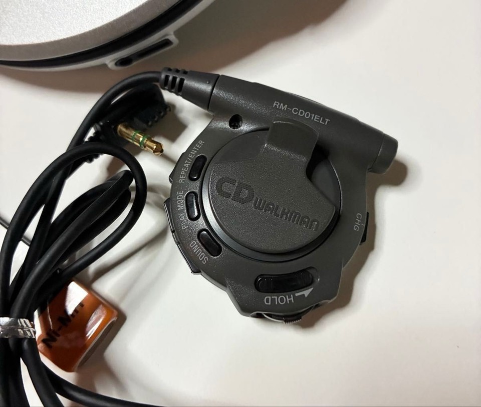 SONY D-E01 15th Anniversary CD Walkman Portable Player w/ Remote ...