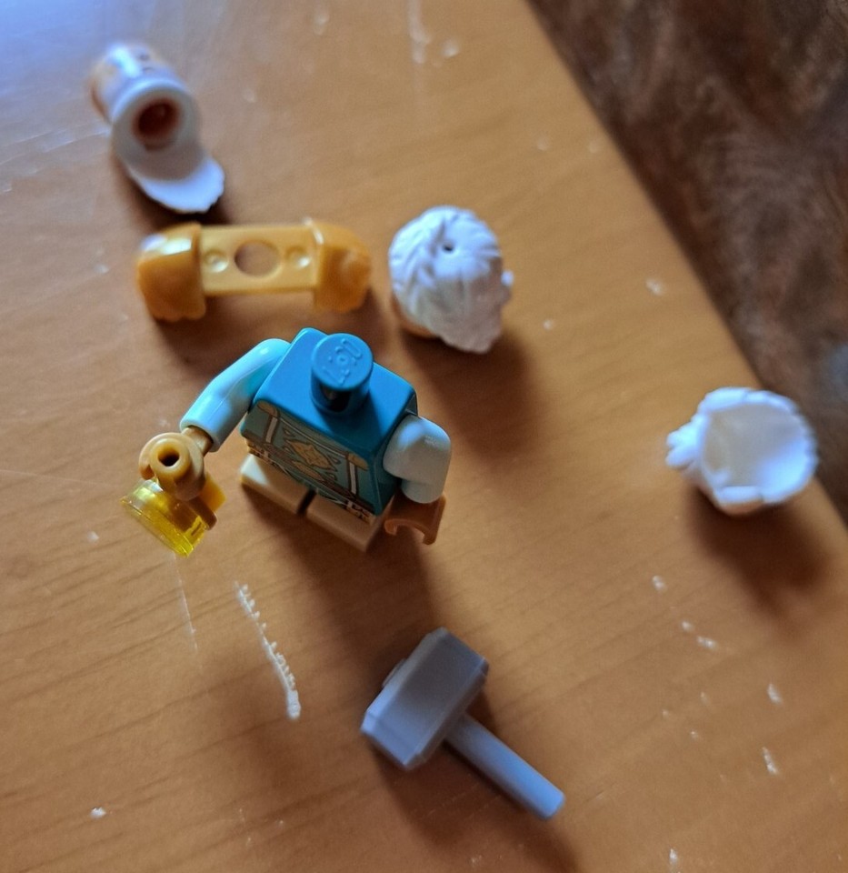 Lego Dungeons & Dragons 21348 Dwarf Cleric Minifigure Red Dragon's Tale ...