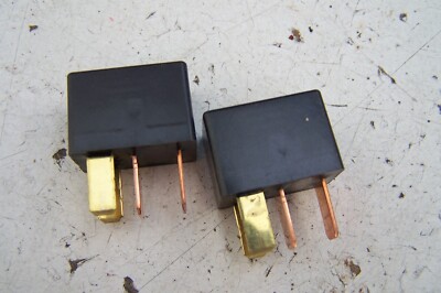 Mitsubishi Outlander pair of relays MR588567 (2008-2009) | eBay